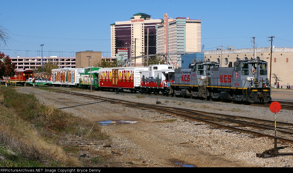 KCS 4335/4342 lead KCS Holiday Express